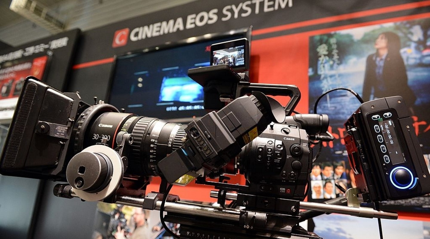 Sinematografi dan Videografi: Mana yang Lebih Baik untuk Digital Marketing?